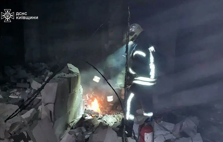 Атаки дронов 24 февраля - на Киевщине, в Броварском районе, обломки БпЛА повлекли за собой пожар ...