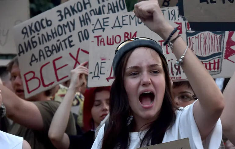 Протести на підтримку НАБУ і САП - людей поменшало, проте акція триває - ZN.ua